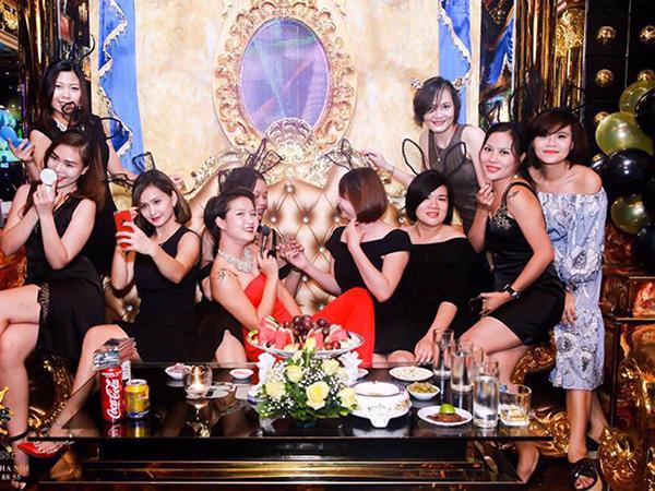 Quan trọng là thần thái: Hội bỉm sữa chơi thân 10 năm vẫn chất ngầu ...