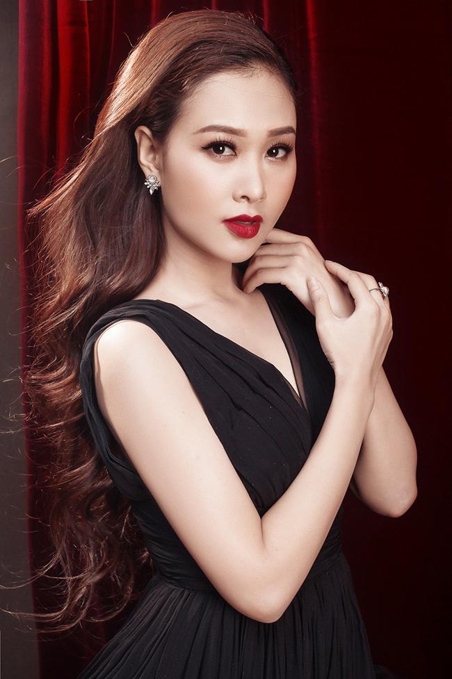 Hà Thuý Anh: "Mỗi phụ nữ đều là một cành hoa hồng, quan trọng là phải ...