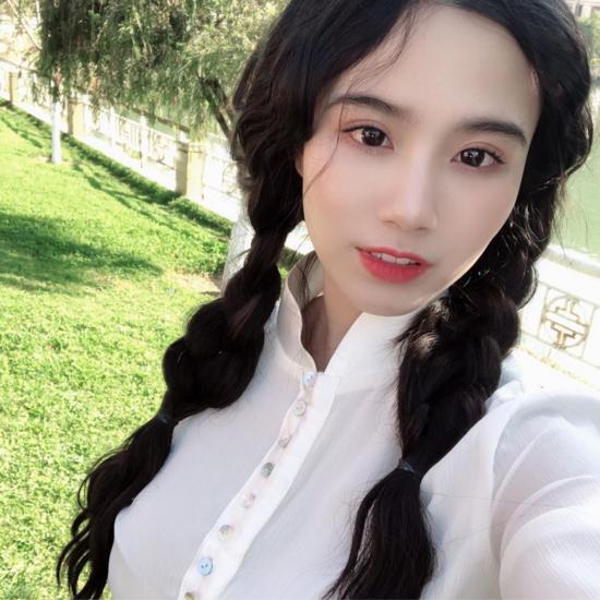 Quyến rũ chồng của Linh Miu, nữ y tá để lộ gần hết bầu ngực trước ống kính