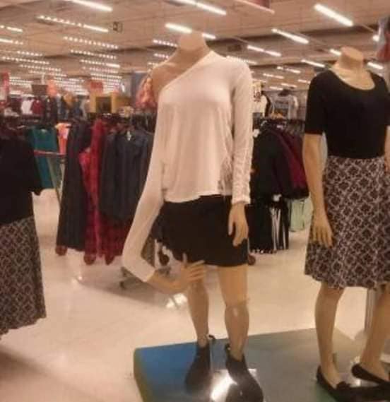 Cười ngất với những pha tạo dáng bá đạo của ma nơ canh