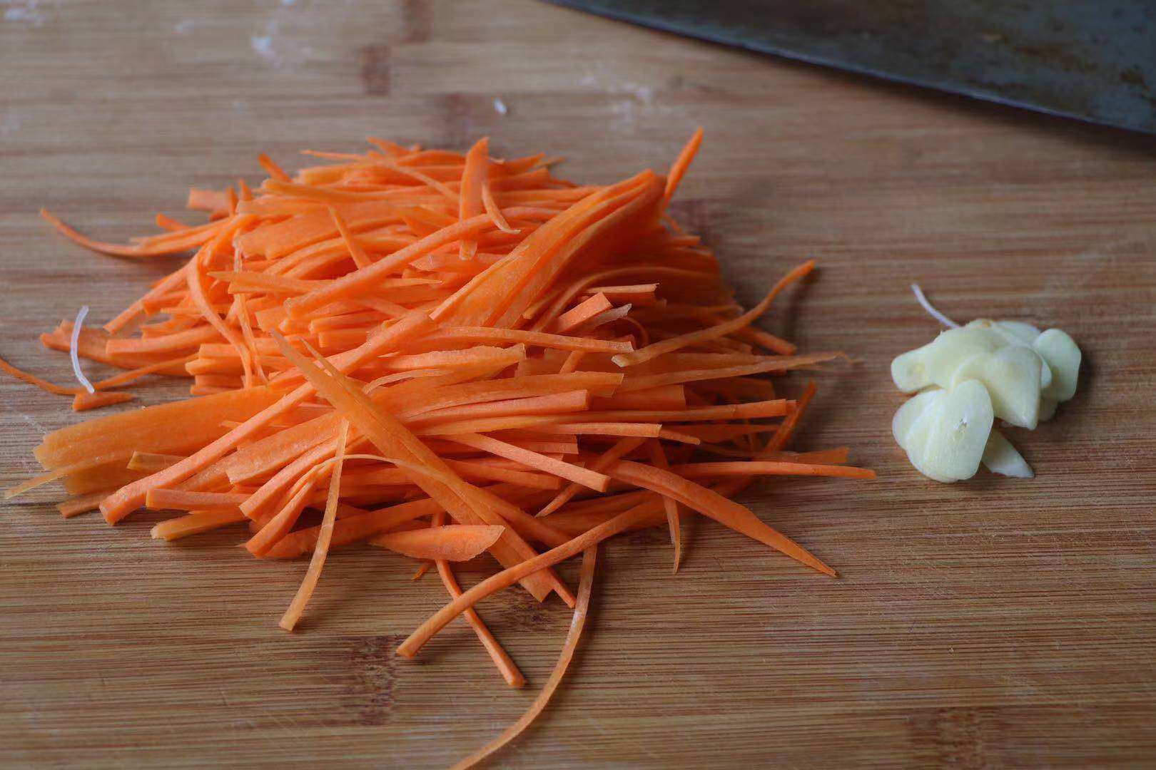 Giá đỗ xào chay đơn giản lại ngon và bổ dưỡng, thích ăn hơn cả thịt