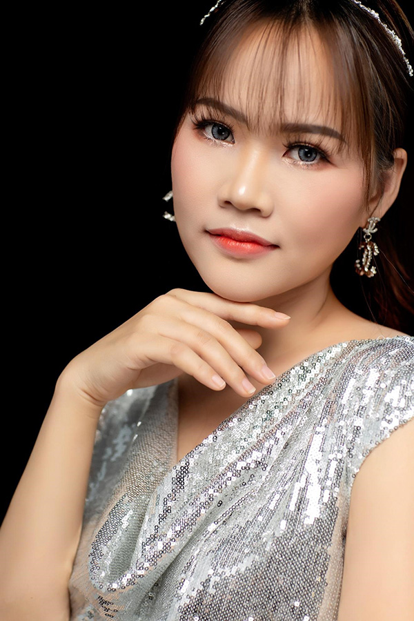 Nhà thiết kế Xuân Nguyễn chia sẻ về chất liệu đũi tơ tằm