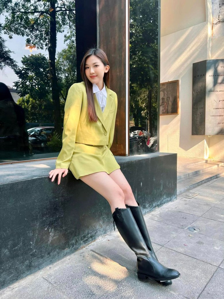 Tiểu tam đẹp nhất Thanh Hoá khéo mặc tôn triệt để body, khoe đôi chân ngọc ngà dài cả mét