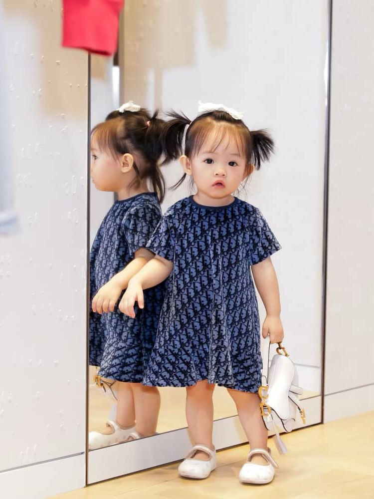 Cường Đôla cao 1m6, Đàm Thu Trang 1m76, con gái 2,5 tuổi dài ngoằng hệt ...