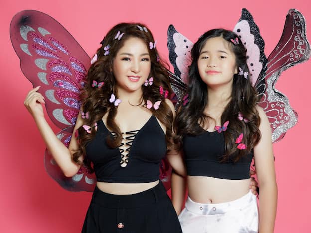 Đăng quang Á hậu không được công nhận, Thúy Nga giờ đọ sắc Jennifer ...