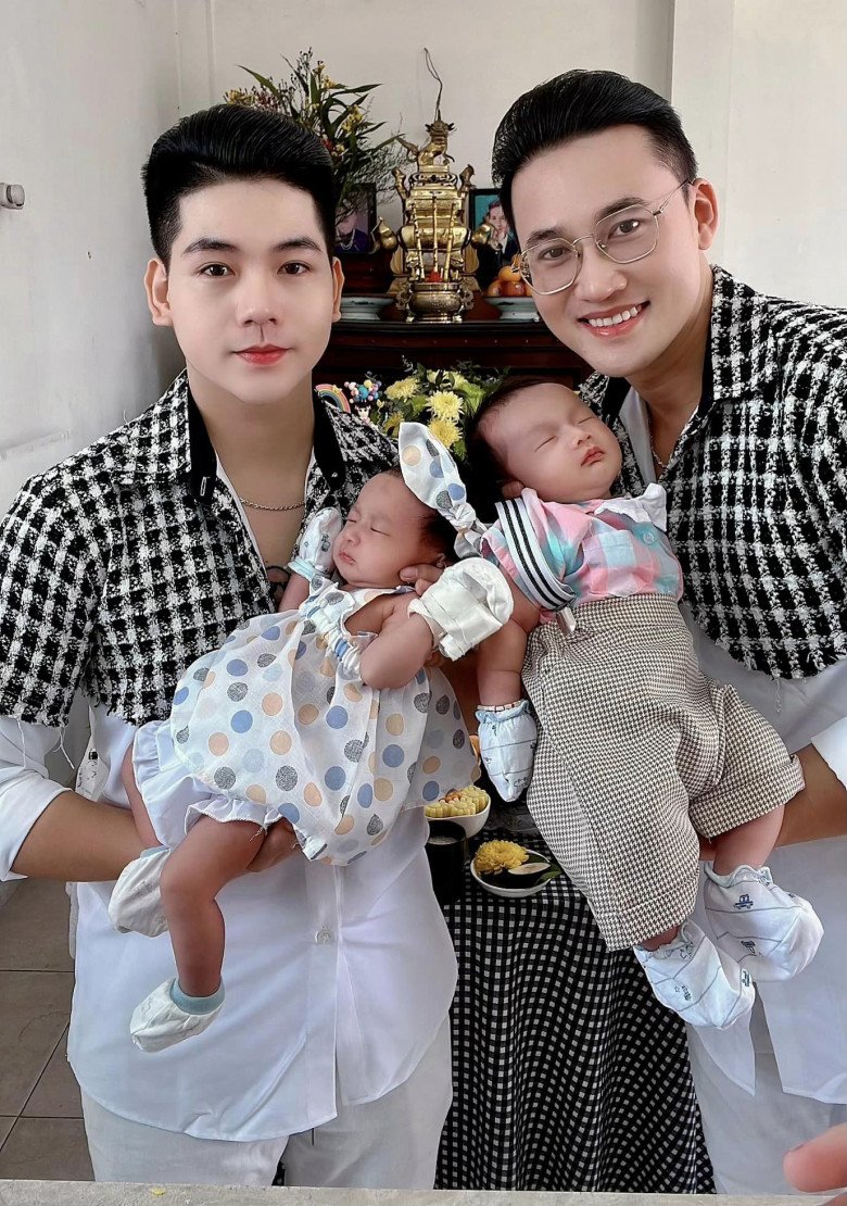 Cặp đồng Tính Hà Trí Quang Thanh Đoàn Làm Tiệc đầy Tháng Sau 1 Tháng Sang Thái Nhận Con Nhìn