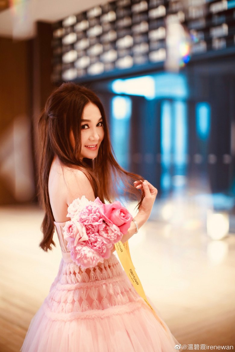 Đi ngược chuẩn thẩm mỹ, mỹ nhân U60 vẫn được công nhận là nàng Đát Kỷ đẹp nhất màn ảnh