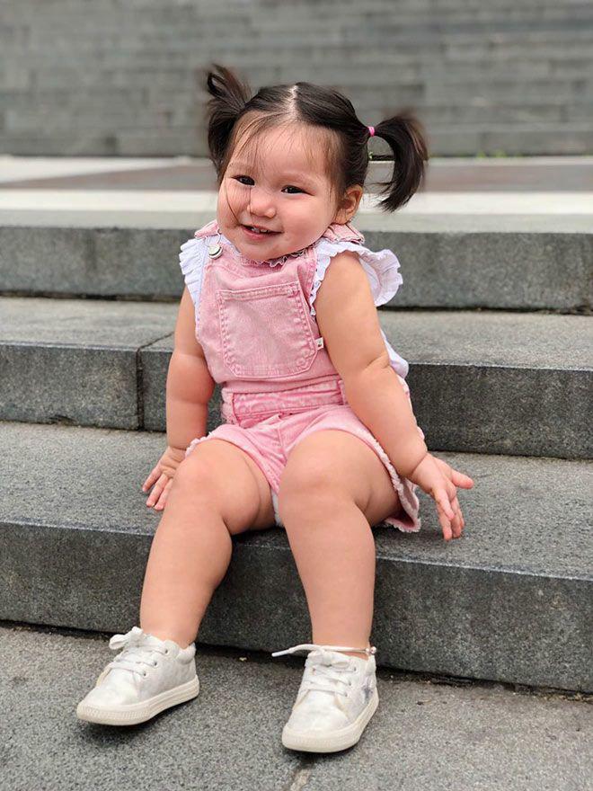 Siêu mẫu Hà Anh cao 1m75, chồng Tây 2m, con gái 4 tuổi chiều cao quá đỉnh