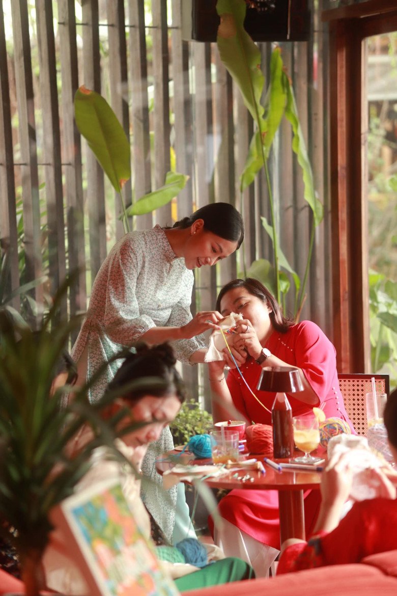 Việt Nam hiếm hoi có hoa hậu ngại mặc hở, diện áo dài cổ xưa đẹp trong ...