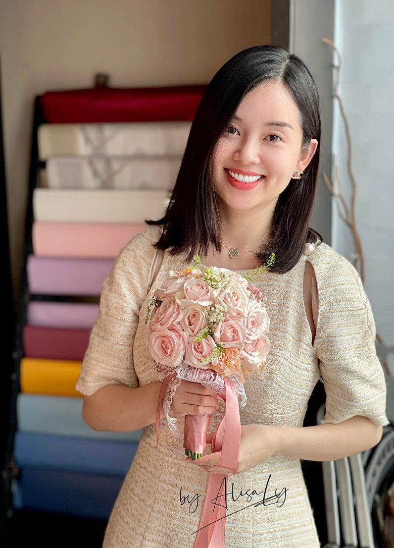 Mẹ đơn thân Ly Kute khoe ảnh chục năm trước, được khen giờ còn đẹp hơn ...