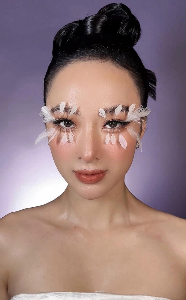 Angela Phương Trinh đính lông vũ lên mắt, nghe chuyện hậu trường ai ...