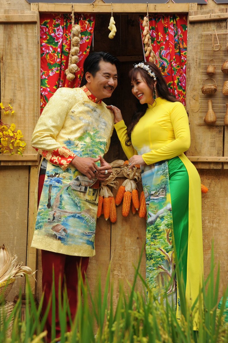 Phi Thanh Vân tung ảnh diện tà áo dài Tết e ấp bên tri kỷ, nhan sắc đời thường gây ngỡ ngàng