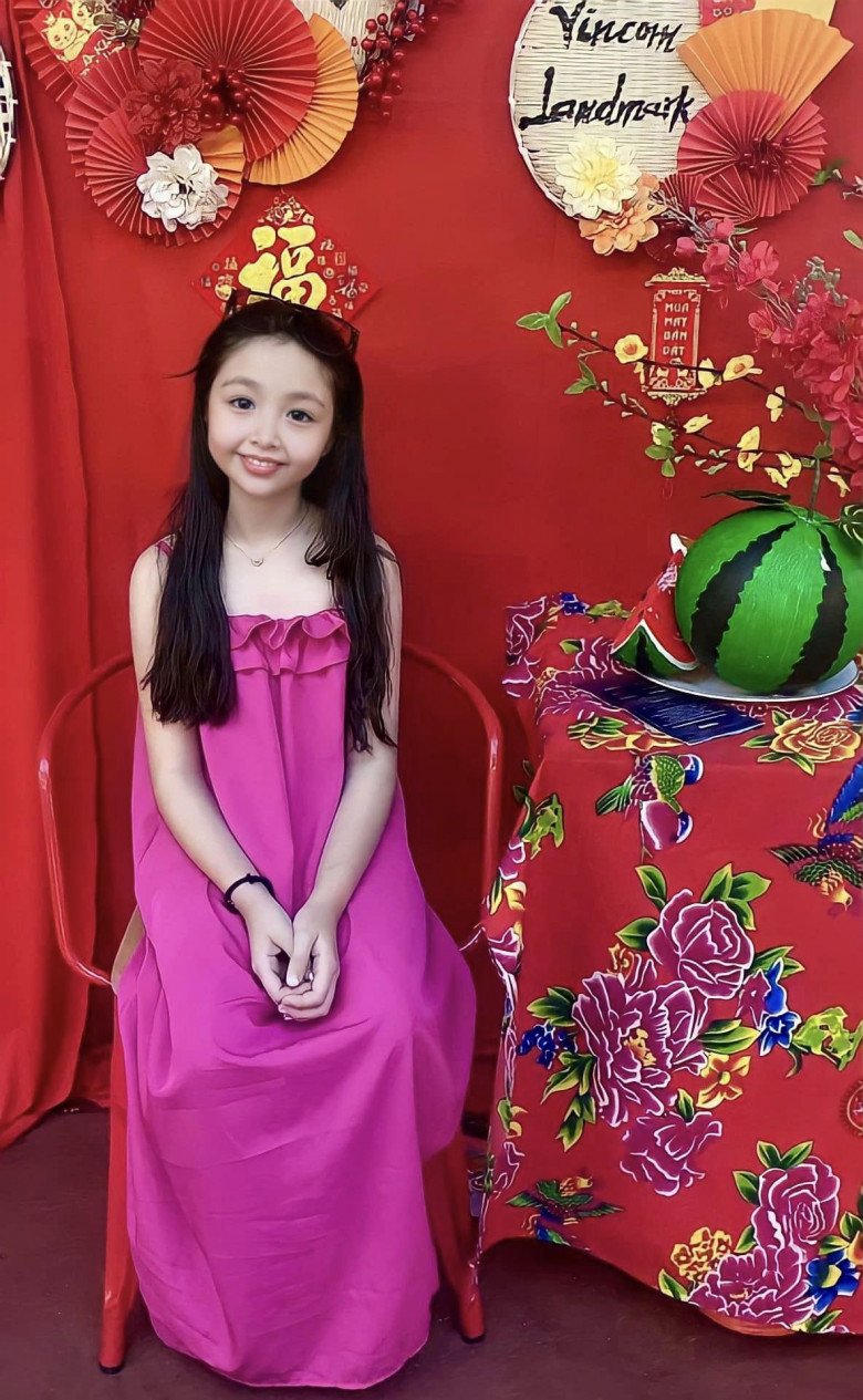 Cadie Mộc Trà ngày càng xinh xắn, cao lớn phổng phao được khen ngợi hưởng gen trội từ mẹ