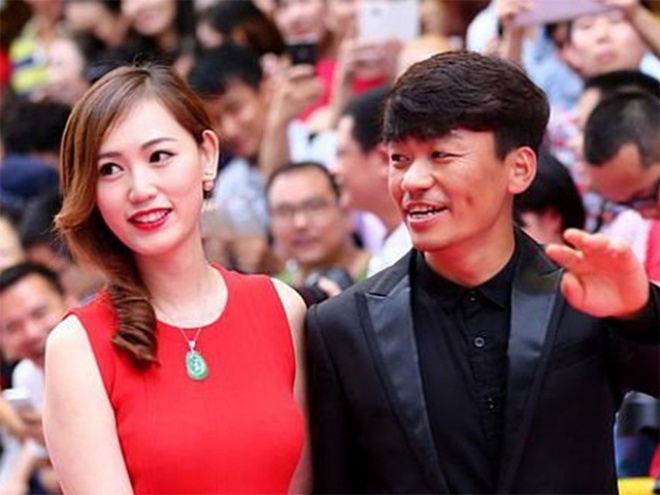 Cô vợ cũ mất nết của ảnh đế xấu trai giờ sống sung sướng, ở biệt thự ...