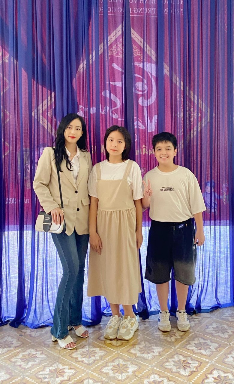 Thêm một cô giáo mặc đẹp nhất nhì MXH Việt: Diện áo dài đi dạy xinh như ...