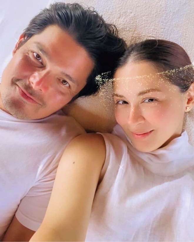 Mới đầu năm, vợ chồng mỹ nhân đẹp nhất Philippines đã phát đường, dân ...