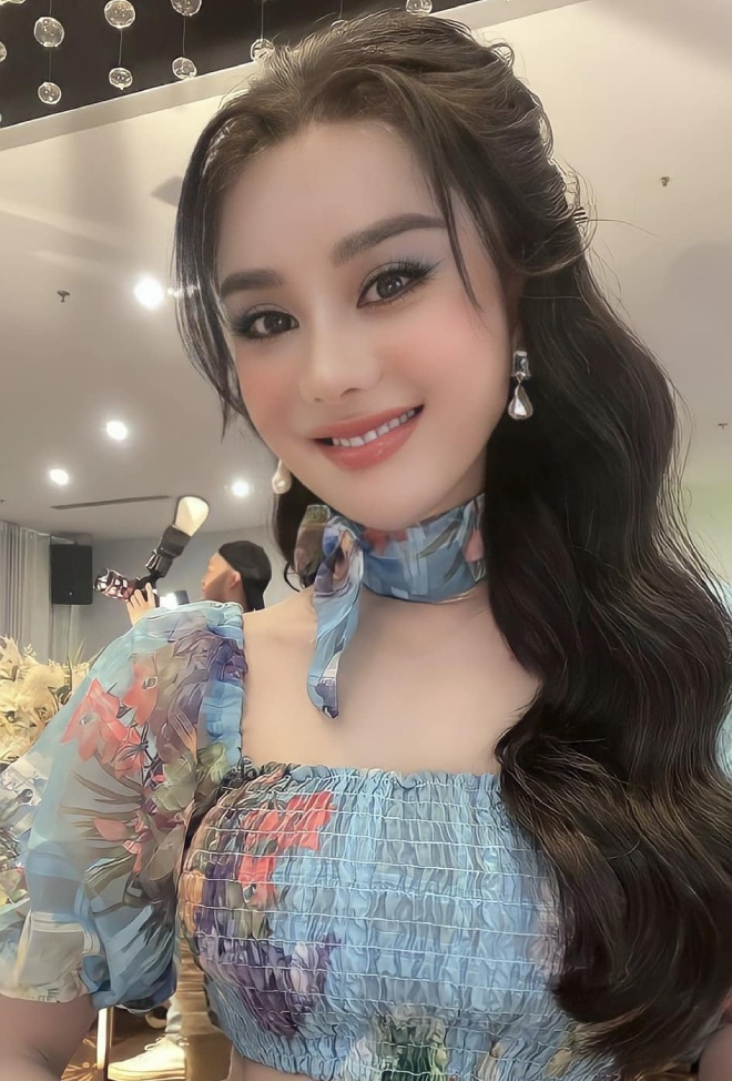 Tốn tiền tỷ chỉnh giọng nói giống con gái, Lâm Khánh Chi livestream khoe sau 6 tháng, người hâm ...