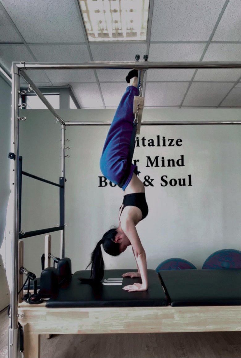 Midu đu đưa vòng eo 54cm lên không trung để sở hữu vóc dáng mình hạc ...