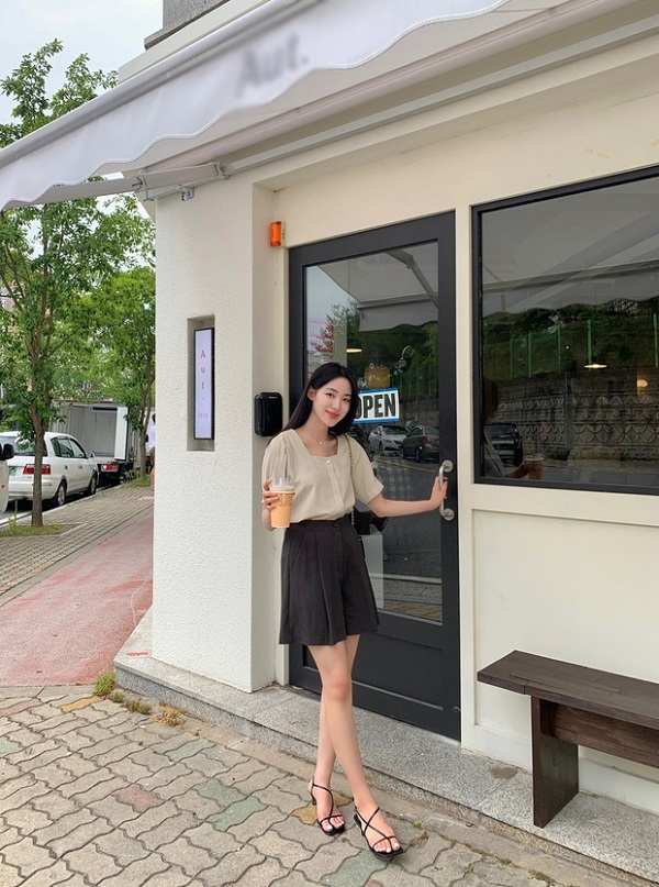 4 kiểu giày dép sẽ là xu hướng của năm 2023, có thể biến mọi set đồ trở ...