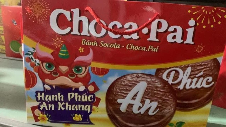 Khui hộp bánh sau Tết Nguyên đán, dân mạng bị lú bởi những cái tên nhái ...