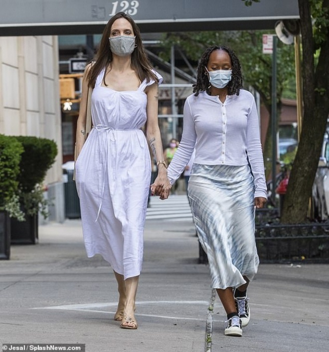 Angelina một mình lộ diện, thần thái thể hiện đẳng cấp nữ thần Hollywood