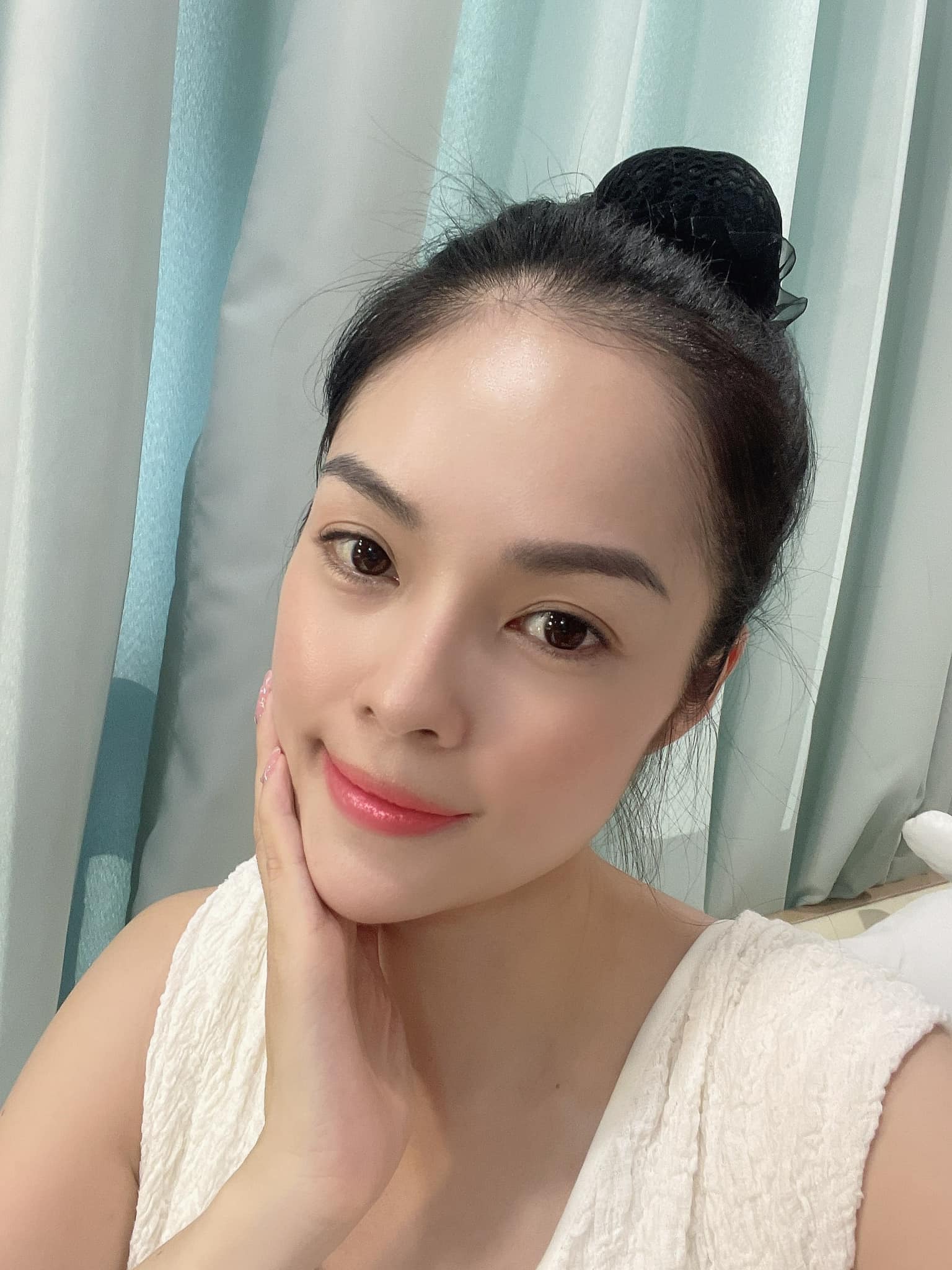 Ngày đêm kiếm tiền trả nợ, Dương Cẩm Lynh tắt tiếng và xuống sắc trầm trọng, thều thào chia sẻ ...