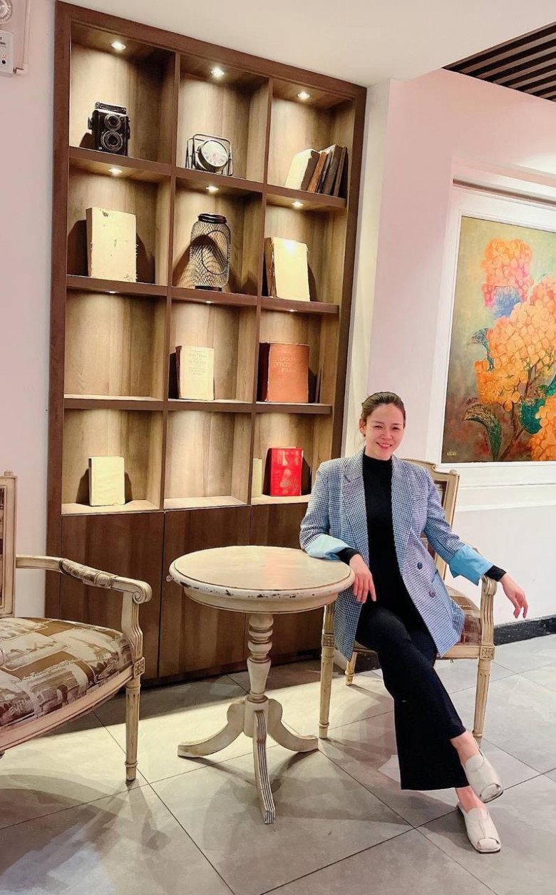 Những sao Việt ôm bụng bầu đón mèo vàng năm Quý Mão, 1 người chuẩn bị ...