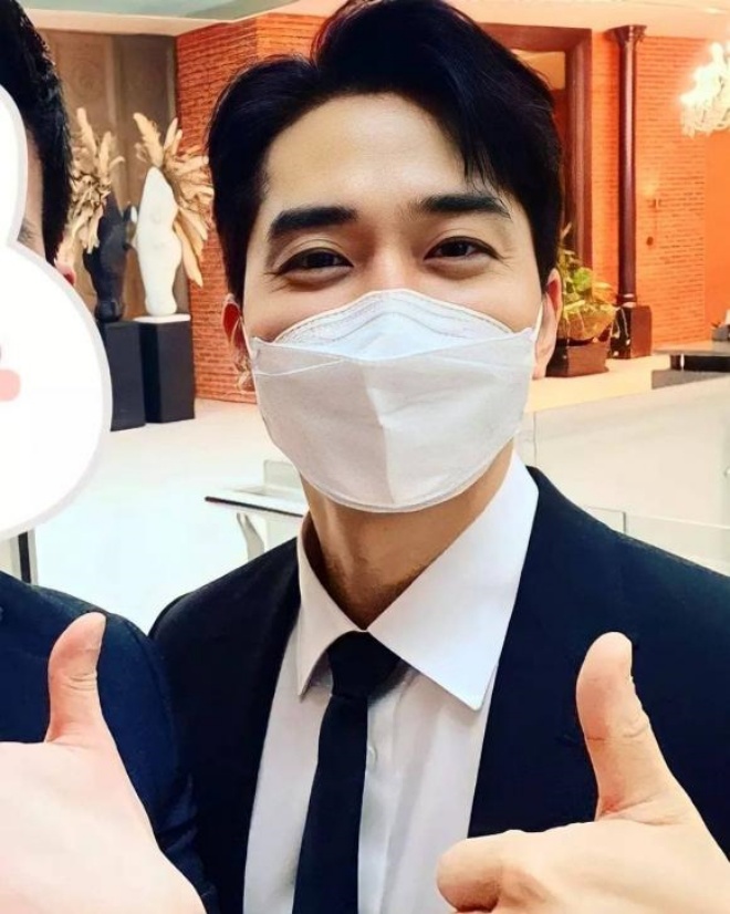 Đi đám cưới nhà người ta, Song Seung Hun thành tội đồ vì lấn át cả chú ...