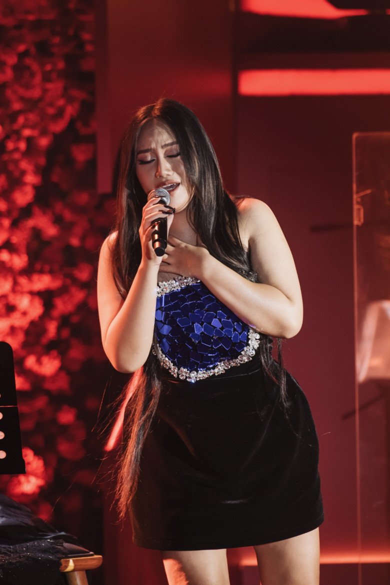 Đạt G xin lỗi khi Sofia bật khóc trên sân khấu song ca