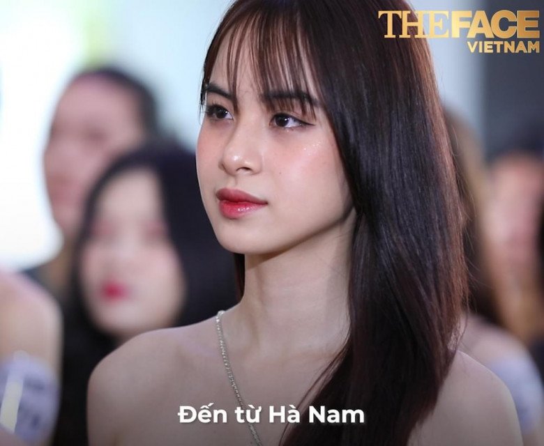 Xuất hiện người đẹp có nụ cười tươi sáng như thiên thần, đường cong hình thể còn cháy hơn