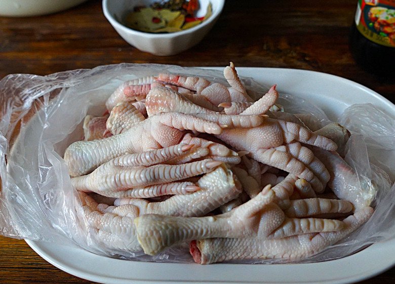 Mỗi con gà chỉ có 2 cái, đem rim với nước này được món đắt hàng hơn cả ...