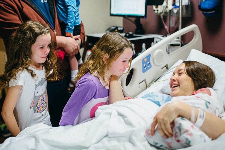 Những giọt nước mắt trong phòng sinh nở khiến ai cũng nghẹn ngào