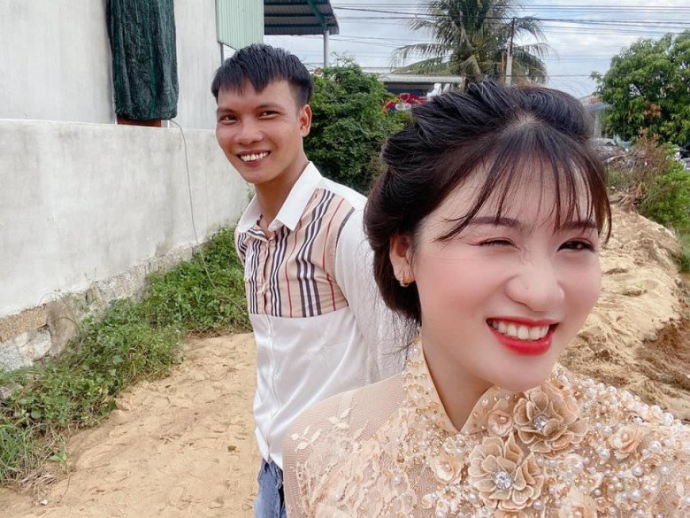 Bà xã quyền lực của tộc trưởng Độ Mixi, cô giáo dạy Hóa đứng sau thành ...