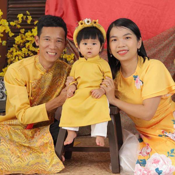 Bà xã quyền lực của tộc trưởng Độ Mixi, cô giáo dạy Hóa đứng sau thành ...