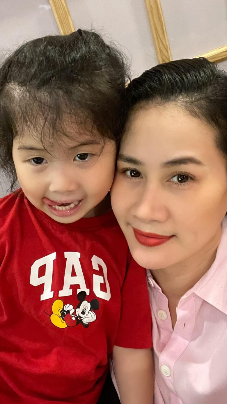 Sao Việt sinh con ở tuổi U50: Khánh Thi thích đông vui, Diễm Quỳnh "lãi” cô công chúa đáng yêu