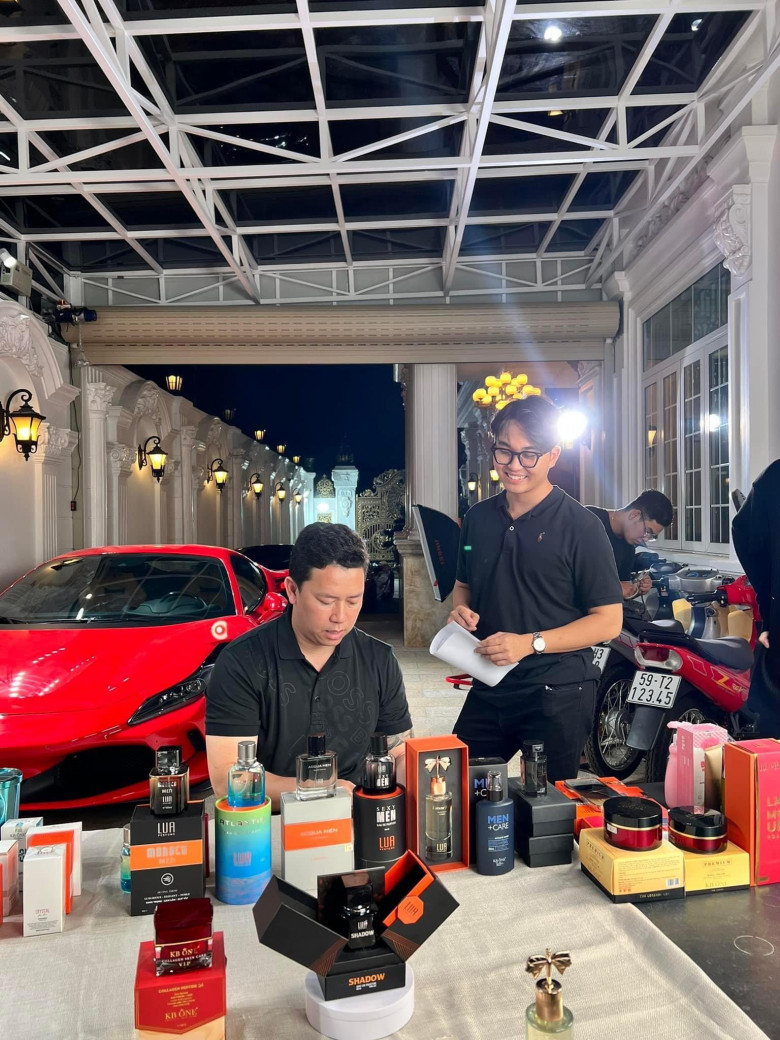 Tiktoker Phương HHL tạm rời xa quê hương lên Sài Gòn khởi nghiệp