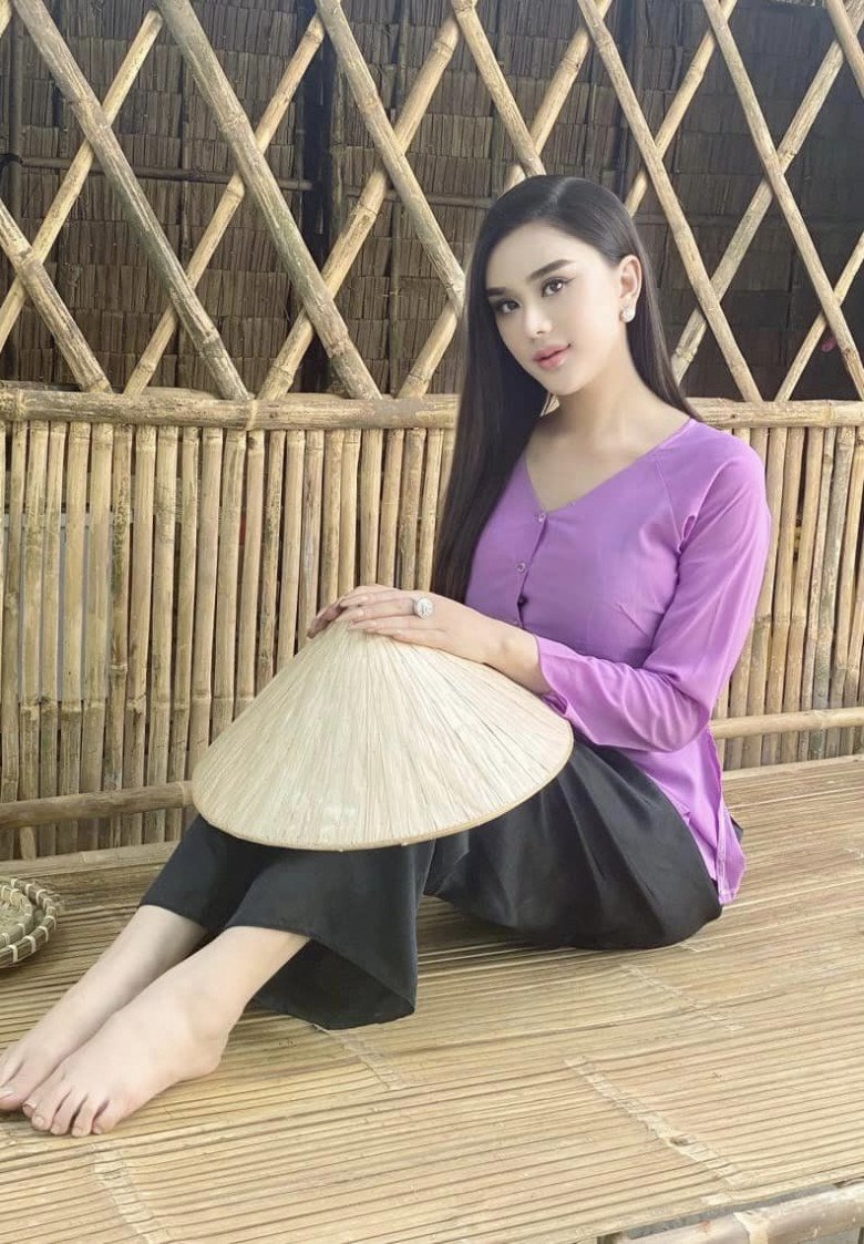 Lâm Khánh Chi về làm dâu miền Tây biến hình nhanh như chớp, chuộng món đồ rách tươm style cái bang