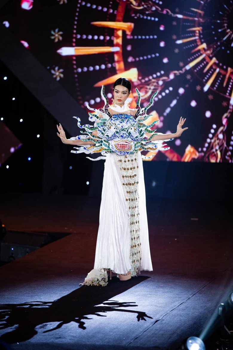 Gái xinh 1m79 vừa chuyển giới 1 tuần liền đi thi sắc đẹp, xô đổ nhiều ...