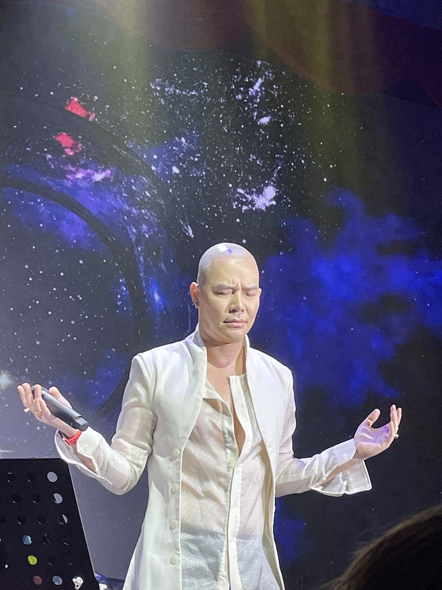 Nathan Lee để đầu trọc đi hát sau loạt chia sẻ bất ổn, cho biết bị bạn đánh cắp tiền lúc không ...