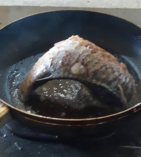 Cách rán cá ngon giòn không nát, không dính chảo