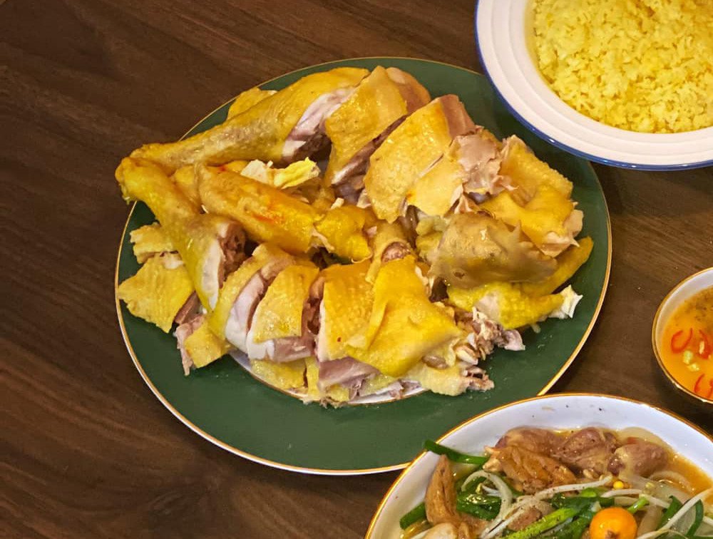 Chỉ một con gà, mẹ đảm làm mâm cơm đủ món ngon, chồng con tưởng được ăn ...