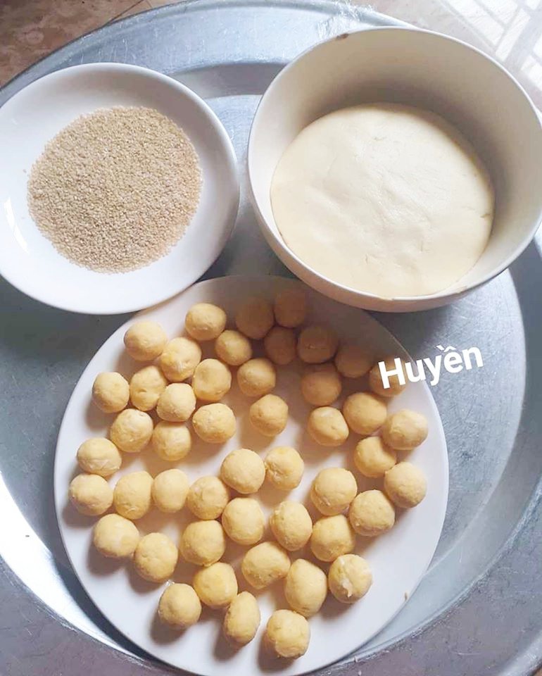 Mẹ đảm Hải Phòng mách cách làm bánh rán vừng giòn ngon, nóng hổi, hàng ...