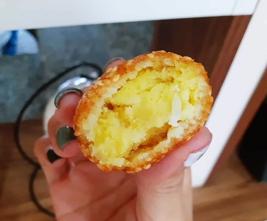 Mẹ đảm Hải Phòng mách cách làm bánh rán vừng giòn ngon, nóng hổi, hàng ...