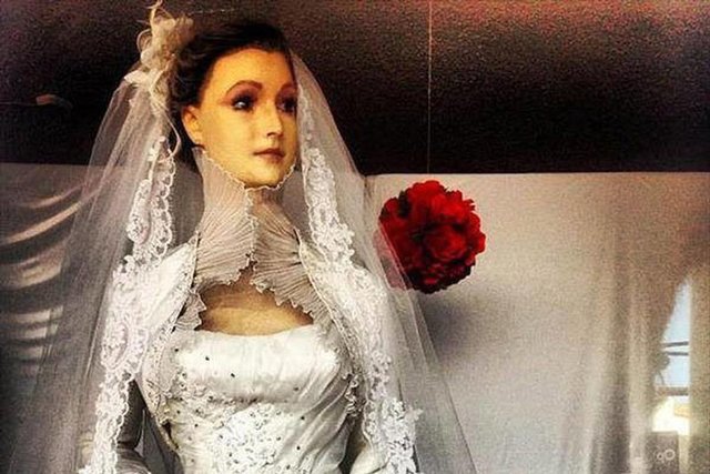 Bí ẩn ma nơ canh trong tiệm ảnh cưới có làn da, mái tóc và mạch máu như ...