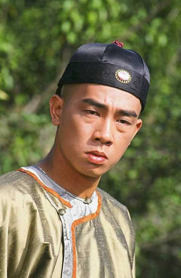 Vi Tiểu Bảo Xấu Nhất Cbiz Vợ đẹp Con Khôn Nhưng Day Dứt Vì Bán Em Trai Giá 10 Triệu