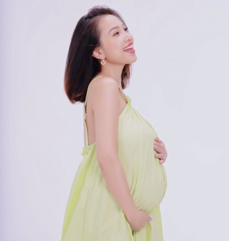 Bầu tháng cuối nặng nề, Vân Hugo háo hức chuẩn bị đồ cho con thứ 2