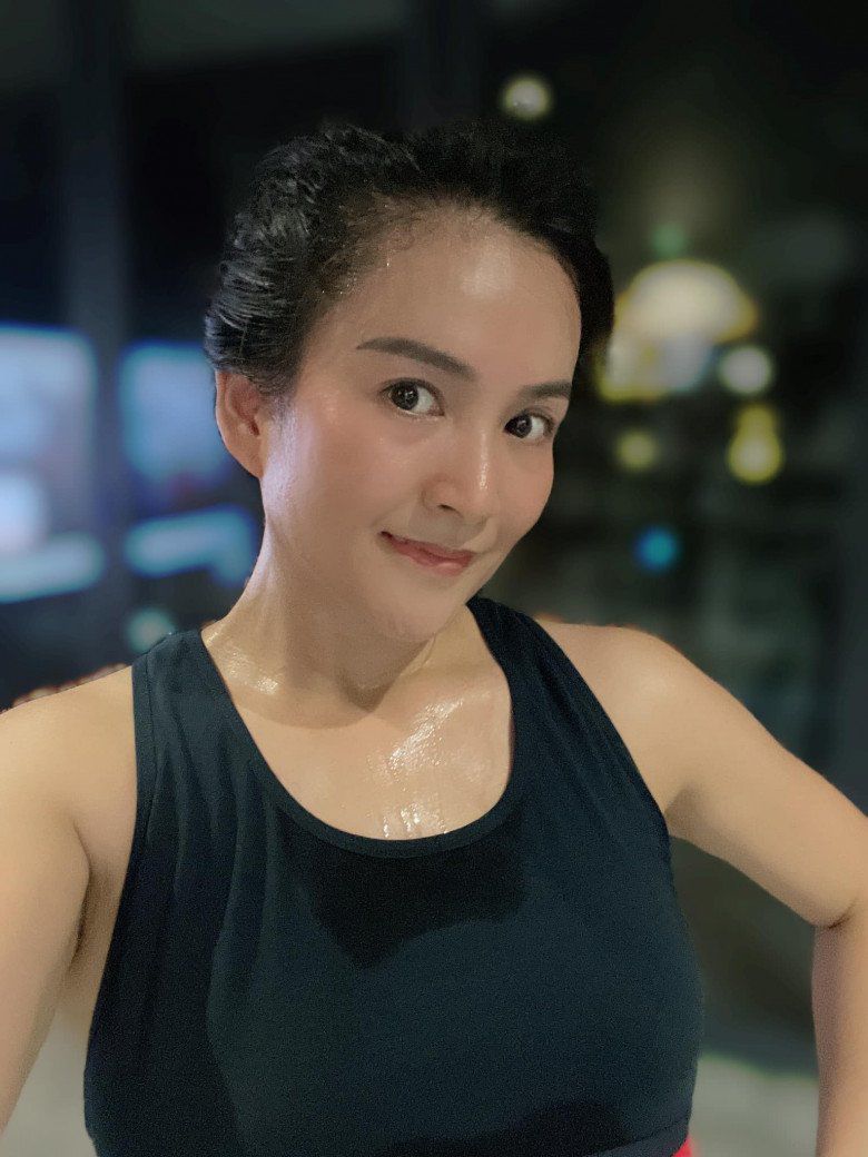 Từng bị bàn tán kém sắc hơn chồng, vợ đại gia hơn 6 tuổi của Bình Minh U50 khoe mặt mộc không ...