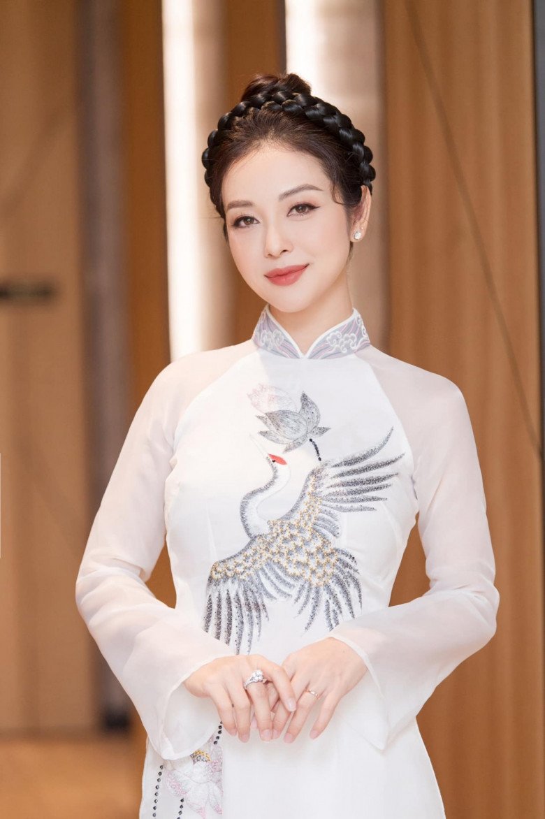 Lạ đời như Hoa hậu 4 con của Vbiz, càng đẻ dáng càng nuột, mặc đồ ...