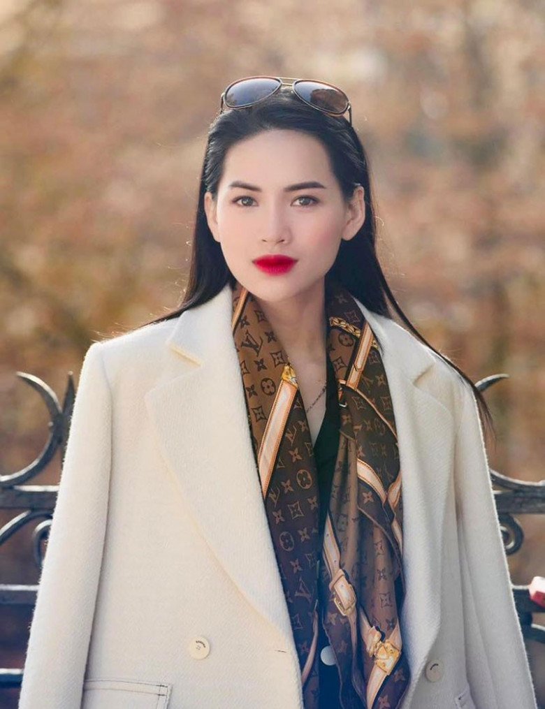 Chiến thần review Võ Hà Linh: Xô đổ mọi kỷ lục livestream bán hàng trên ...