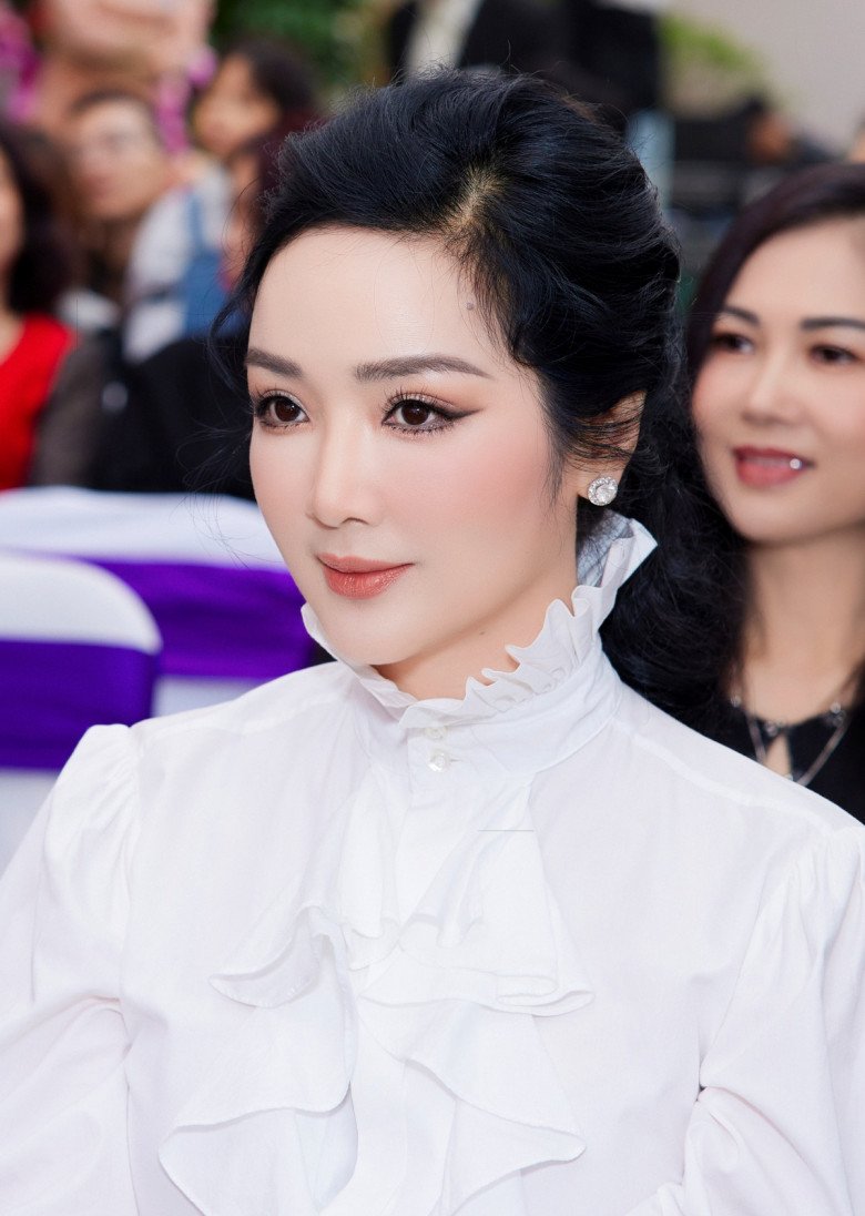 Giáng My trẻ đẹp bất chấp thời gian, bật khóc trong dịp hội ngộ Thanh Bùi